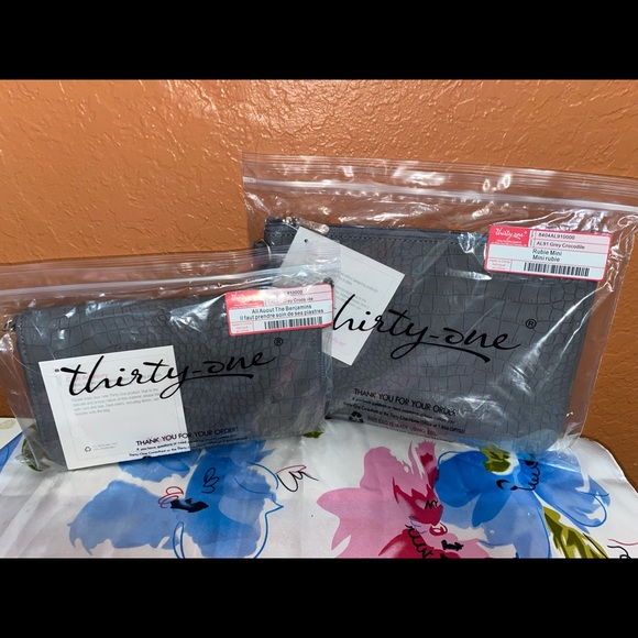 thirty-one | Bags | Thirtyone All About The Benjamins Wallet And Rubi ...